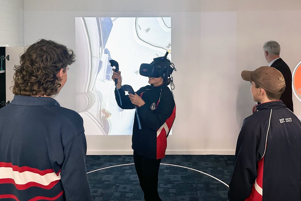 Science Students Experiment in New VR Lab - Port Lincoln High School