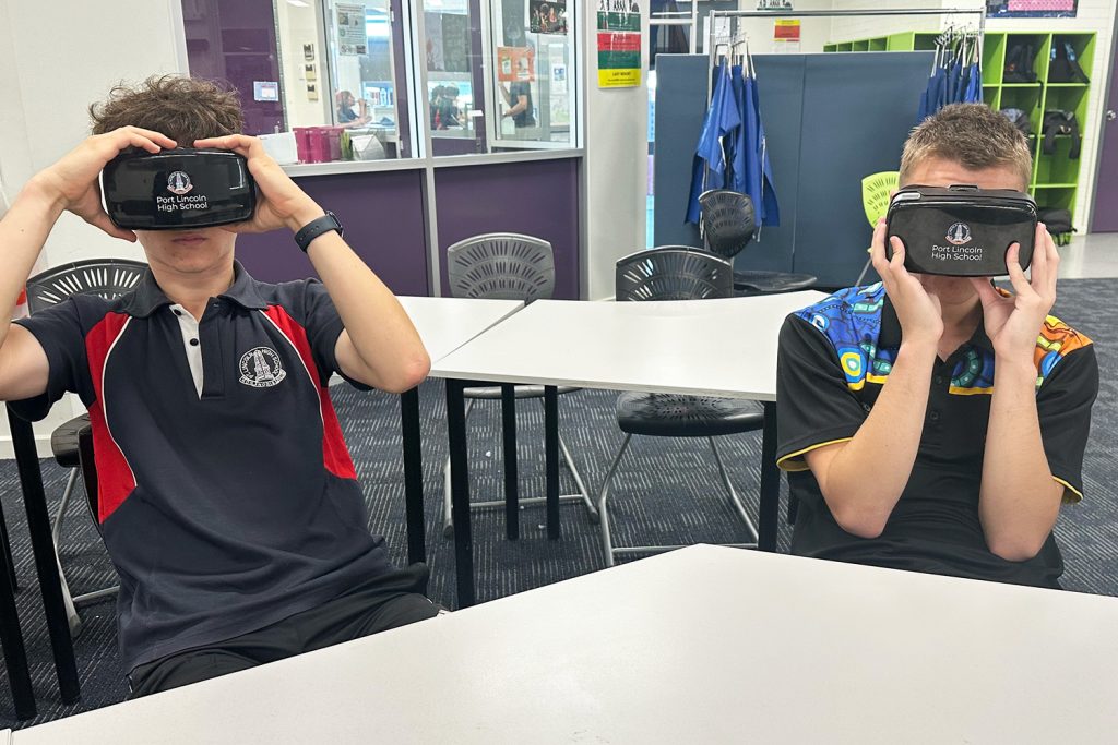Science Students Experiment in New VR Lab - Port Lincoln High School