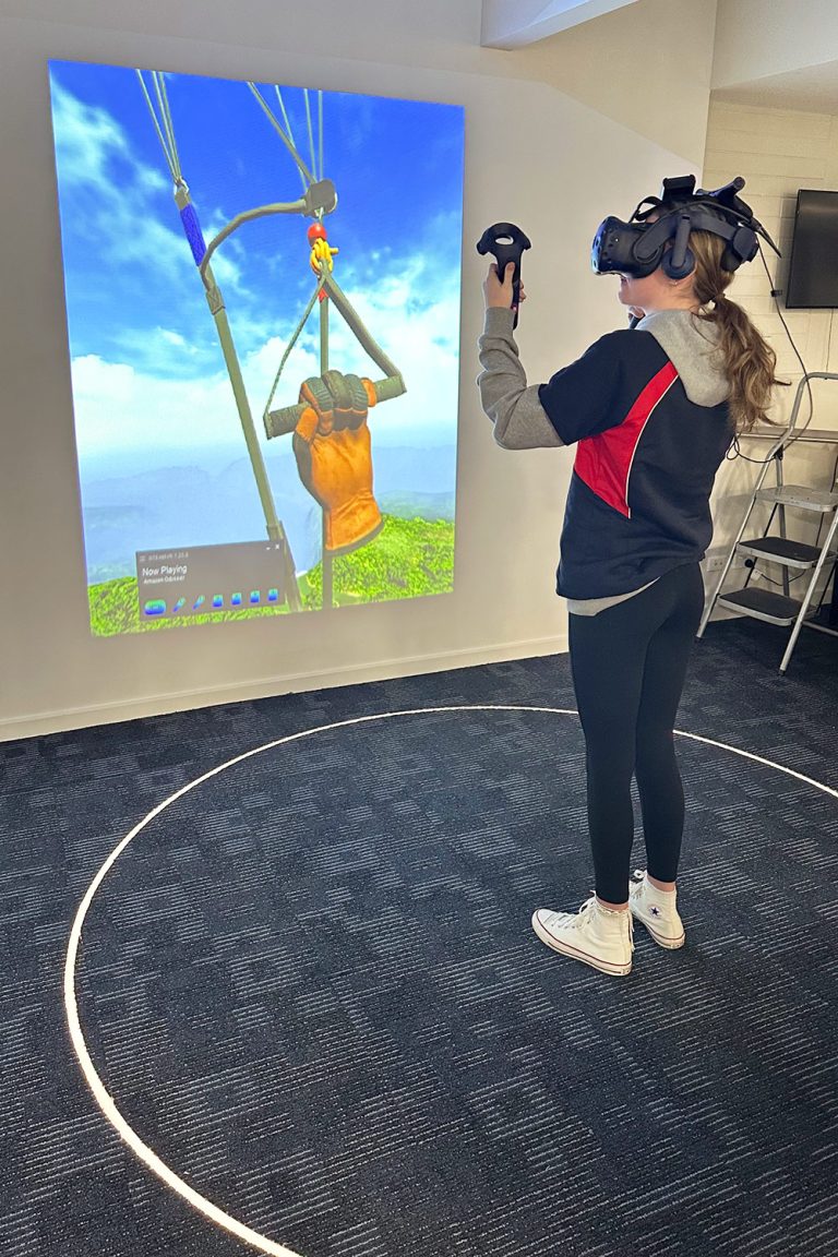 Science Students Experiment in New VR Lab - Port Lincoln High School